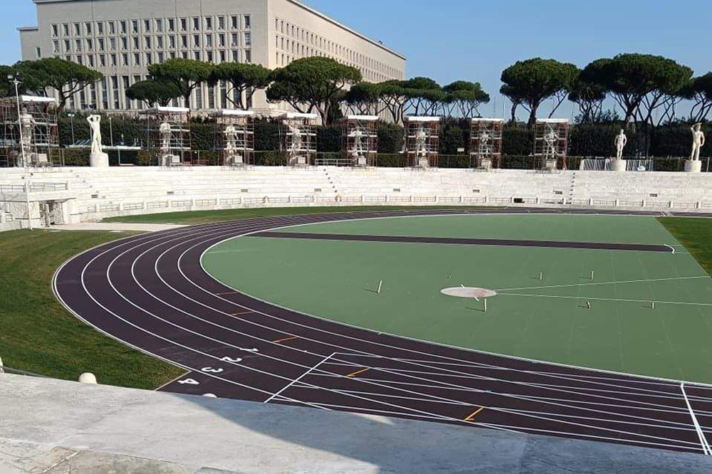 The color of the new athletics track of the Stadio dei Marmi ...